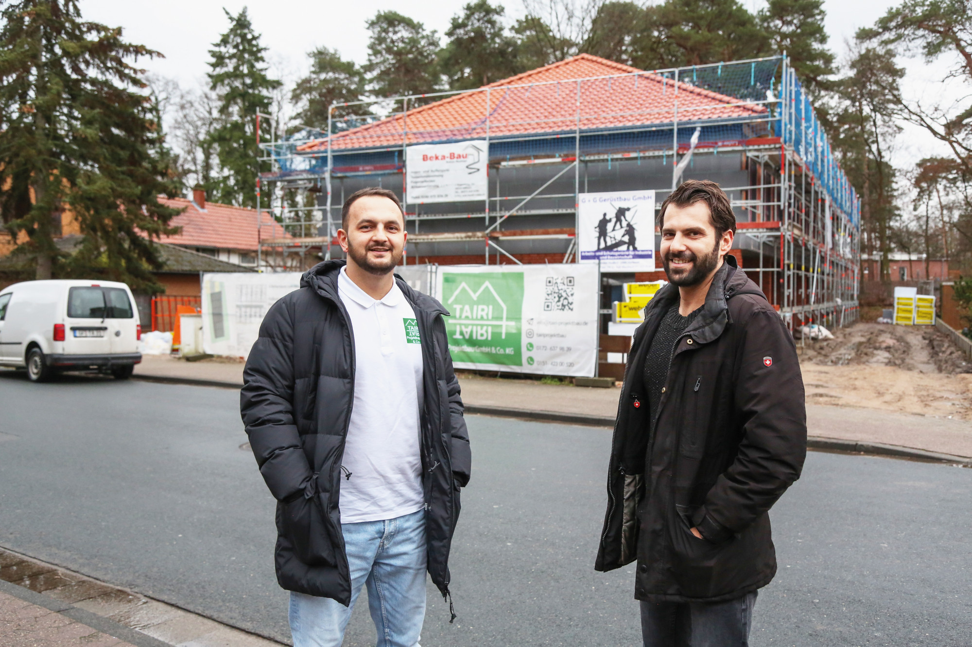 Zwei Investoren schaffen nachhaltigen Wohnraum: Jusuf und Avni Tairi verkaufen neue Stadthäuser ...
